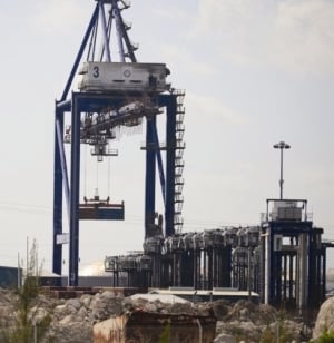 Freeport Container Port Crane damaged by blaze - CraneMarket Blog