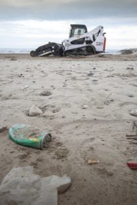 Bobcat Launches New Sand Cleaner Attachmen - CraneMarket Blog