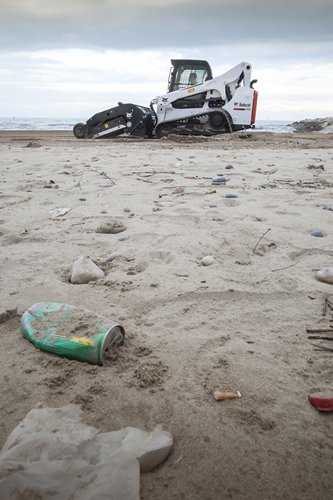 Bobcat Launches New Sand Cleaner Attachmen - CraneMarket Blog