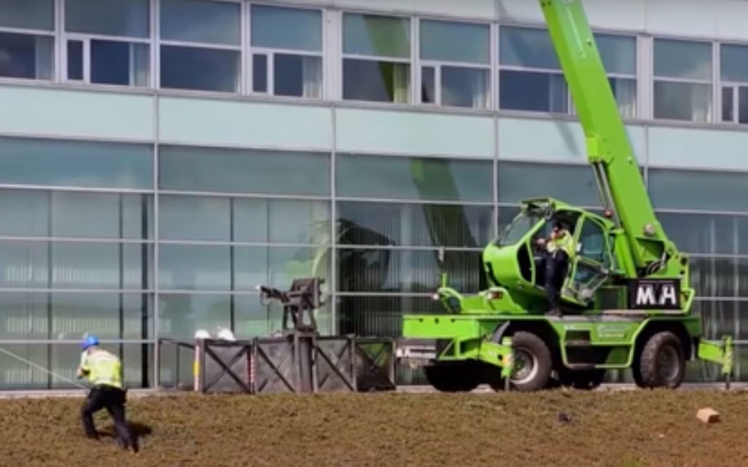 Aerial work platform attached to Telehandler fails killing two workers ...