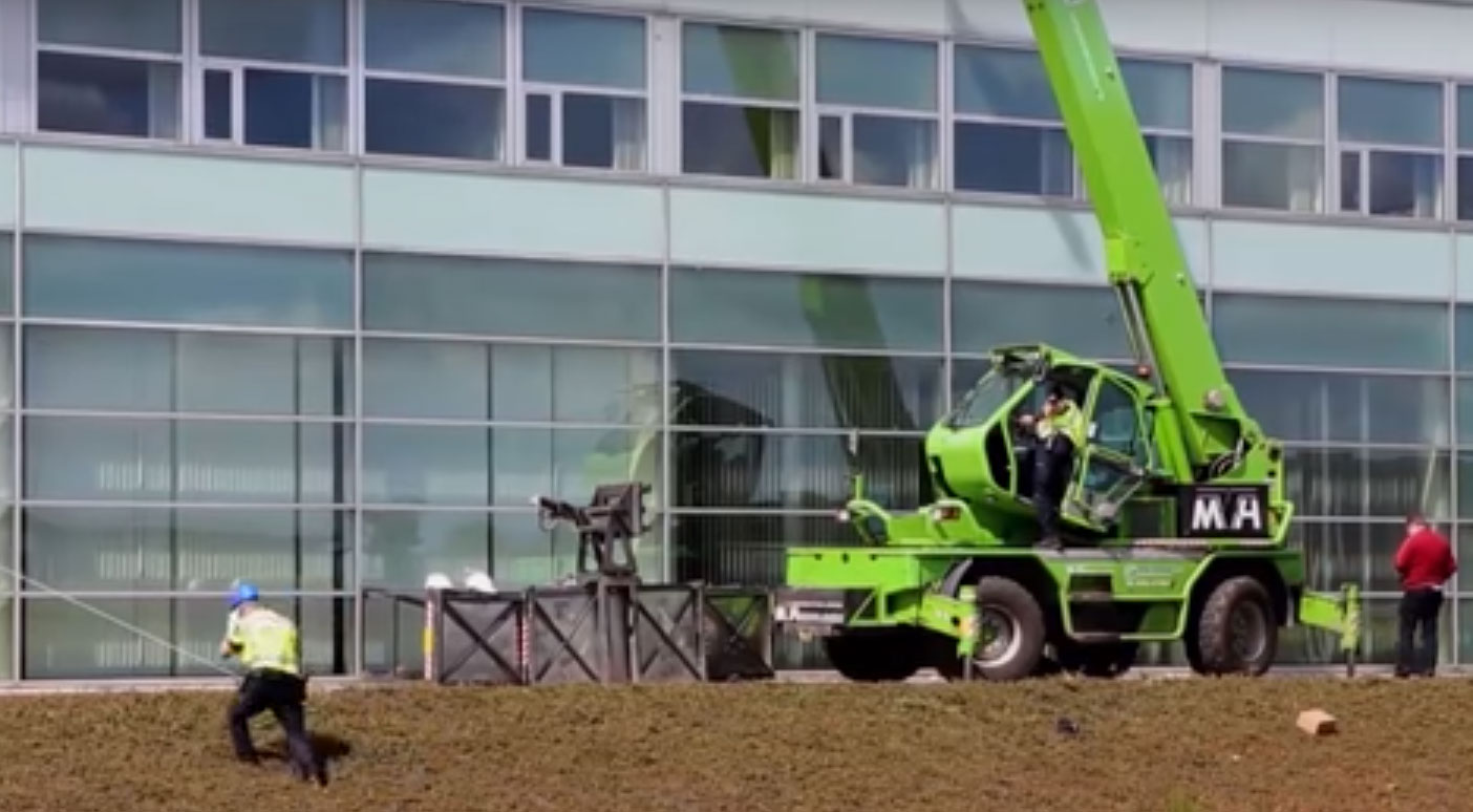 Aerial work platform attached to Telehandler fails killing two workers ...