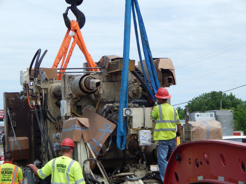 Cook Construction & Crane Service tandem lifts 153,000 pound Die-Cast ...