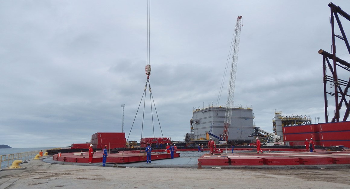 Mammoet is prepping 5,000-ton capacity crane for Module Intergration in ...