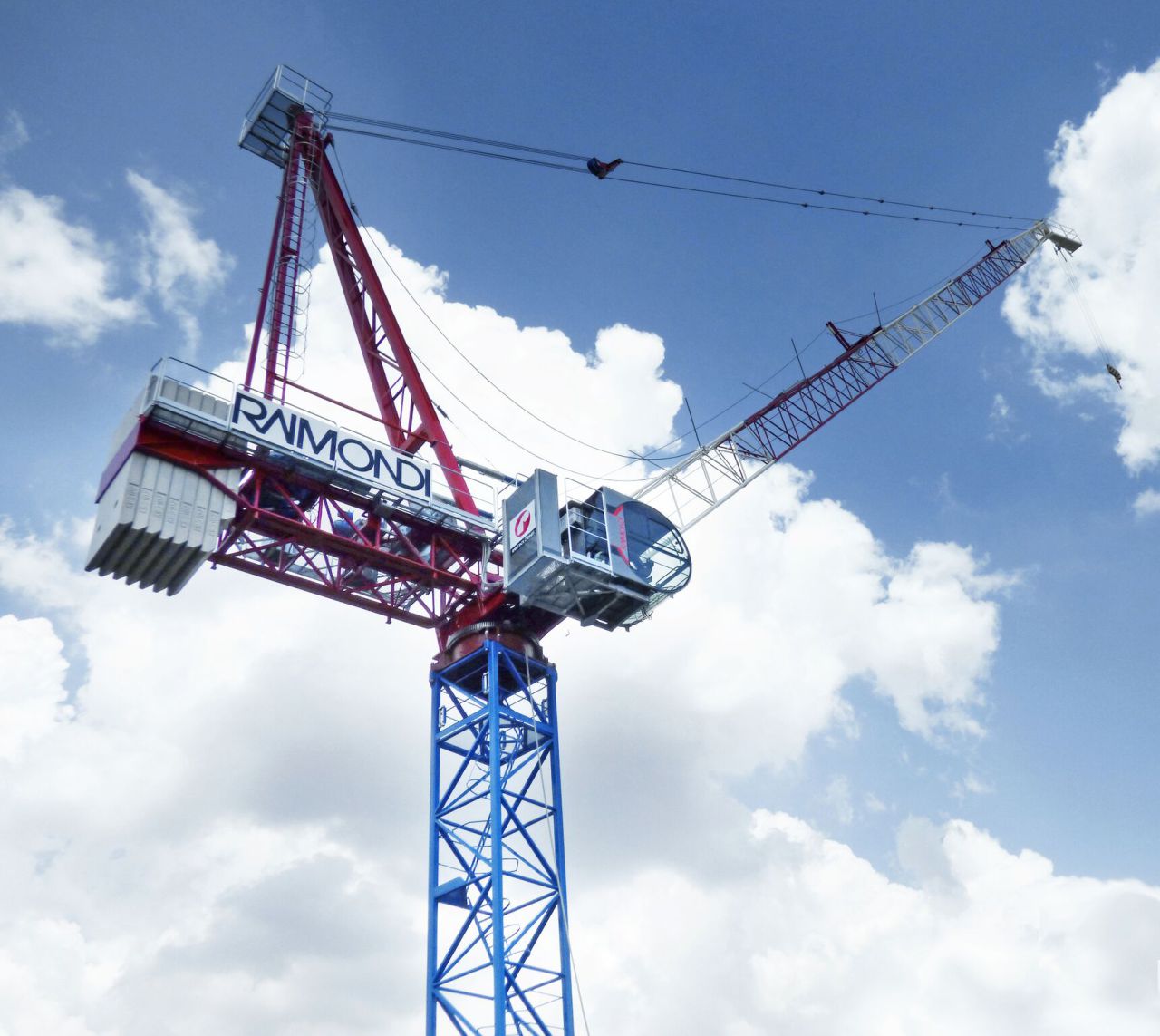 Raimondi Cranes delivers pre-orders of the newly launched LR213 luffing ...