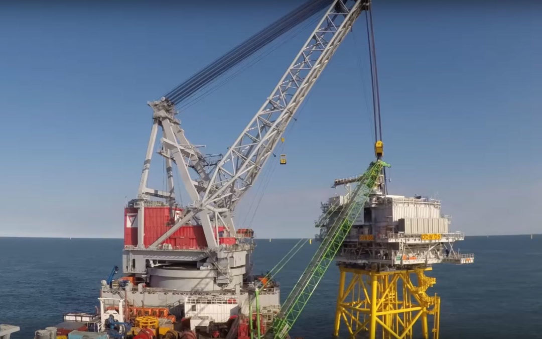 Watch this 1,700 tonne lift on the Dudgeon bank completed by heavy lift ...