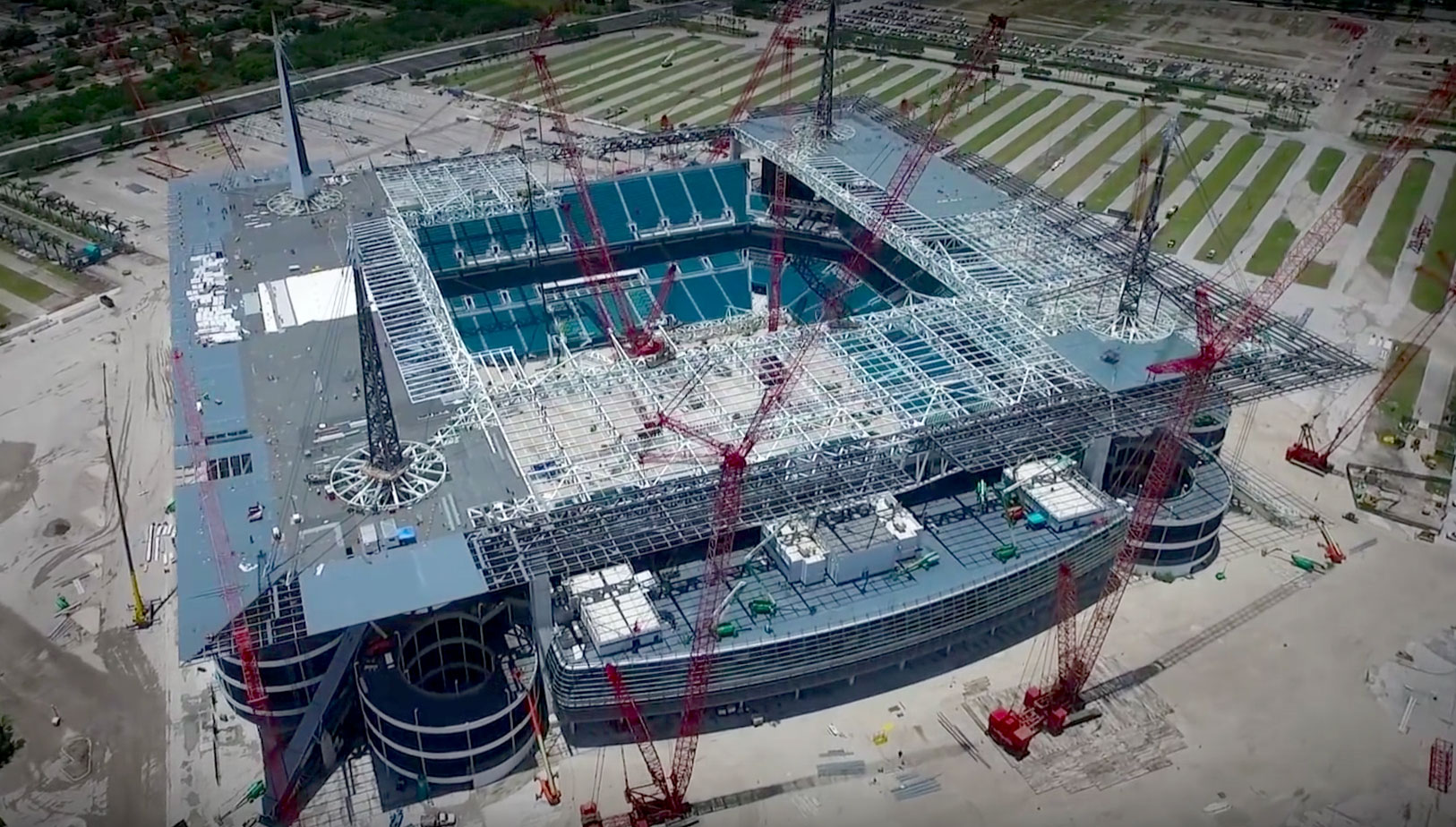 Quickie timelapse video of Maxim Cranes Works crawler cranes on the ...