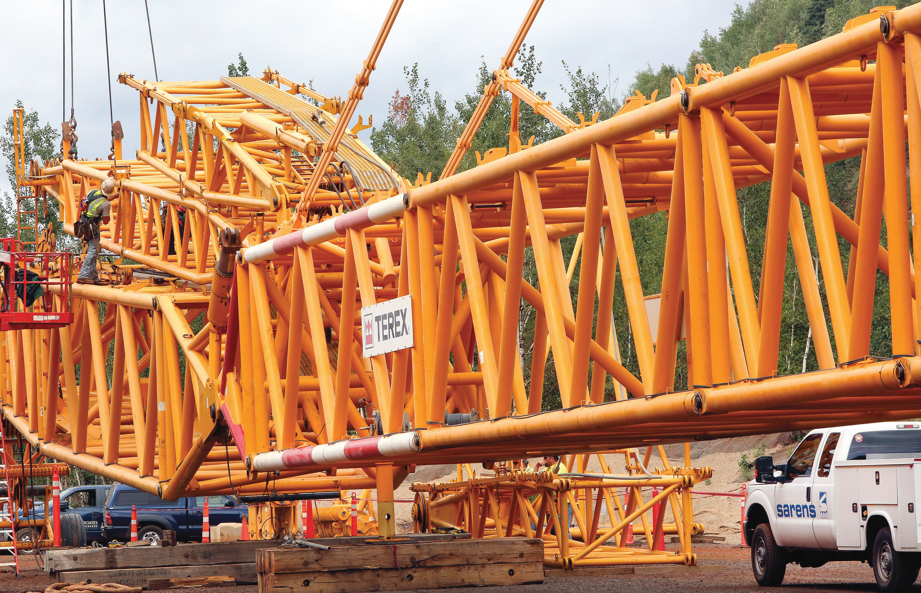 Sarens 1375-ton Terex CC 6800 readies for $230M Kiewit Corp led project ...