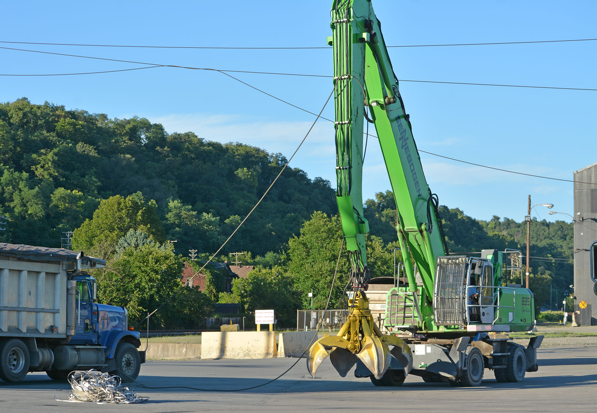 Sennebogen 835 Material Handler strikes power line is PA - CraneMarket Blog