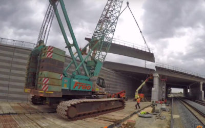 A Freo owned Kobelco CKE2500 crawler crane working on the Roe Hwy ...