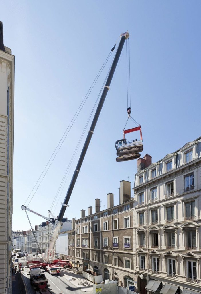 French firms adds impressive 1200-ton Liebherr LTM 11200-9.1 All ...