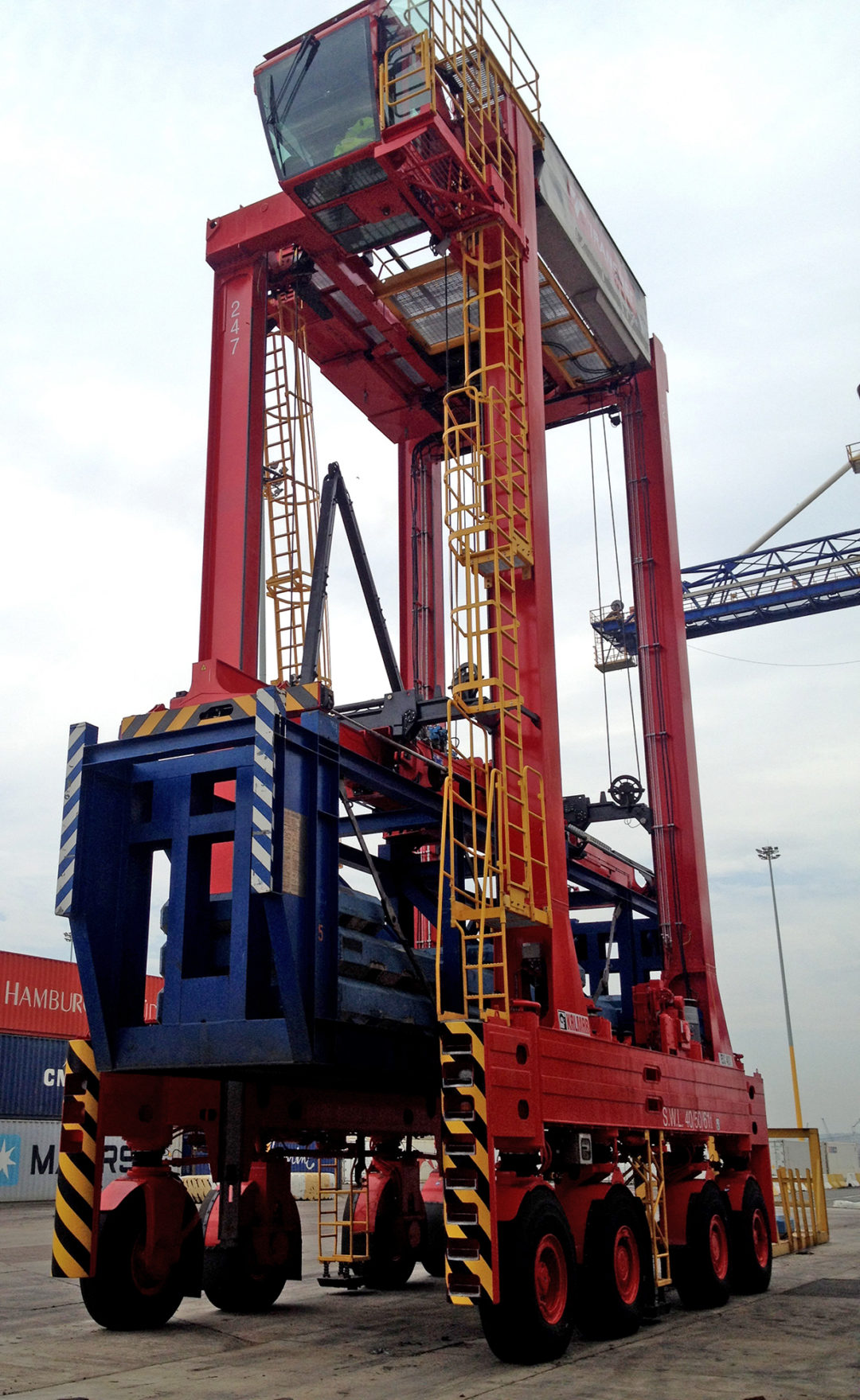 Kalmar receives large order for 23 straddle carriers from Transnet in ...