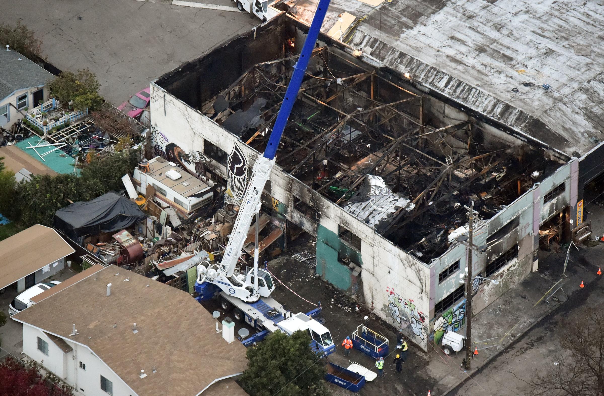 Bigge Crane Onsite Assisting With The Tragic Oakland Warehouse Fire bigge-crane-onsite-assisting-with-the-tragic-oakland-warehouse-fire