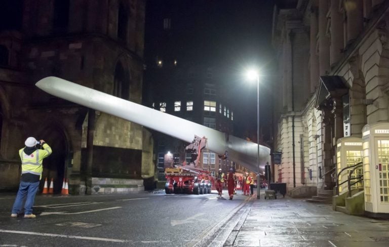 Ale Heavy Lift transports a 246 ft. turbine blade- one of the largest ...