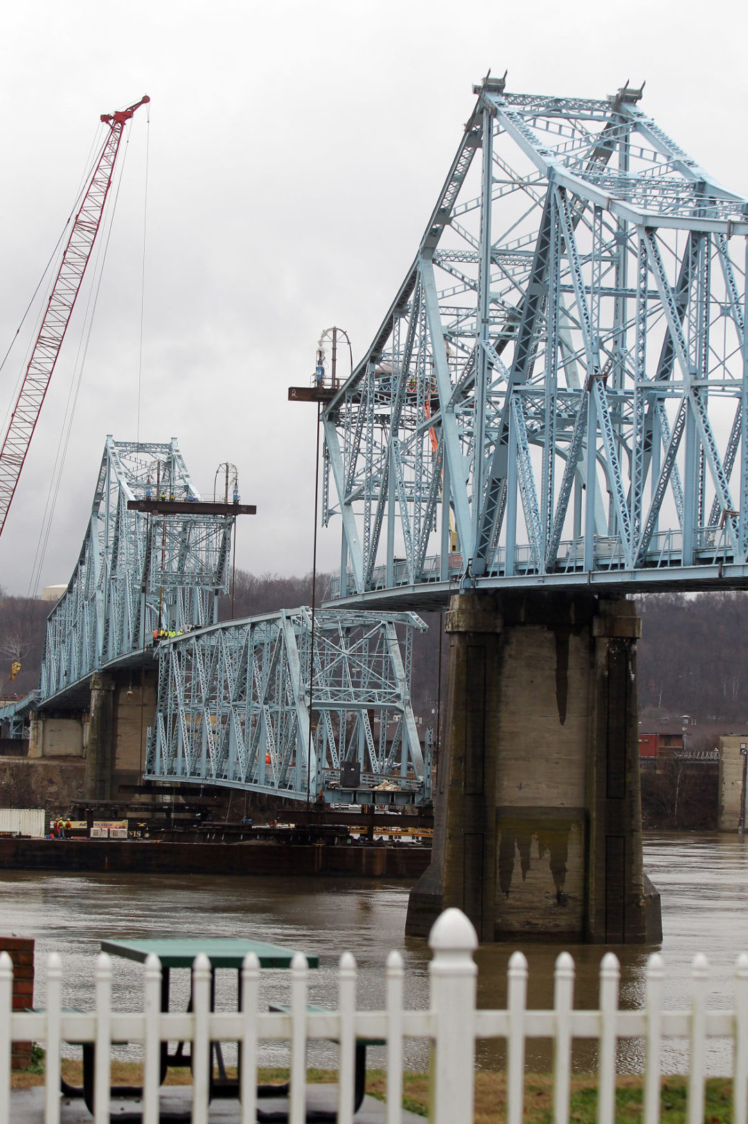 Pictures of Brayman Construction lowering a 375' center section of the ...