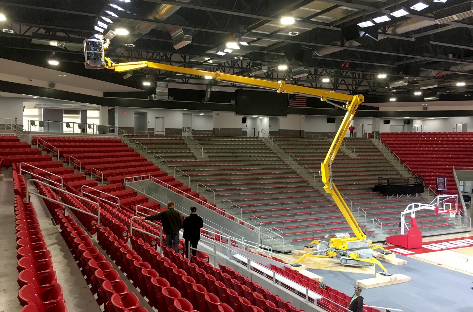 An Omme articulating crawler boom lift handles maintenance at the new ...