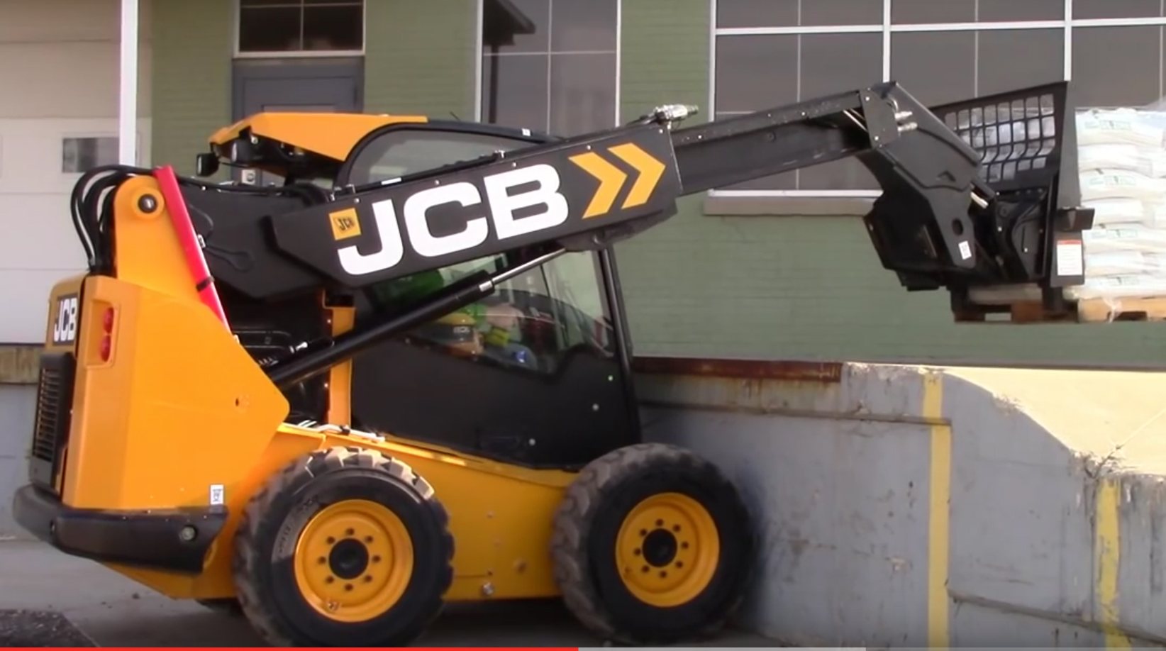 Official Video of JCB's new teleskid TS3-8W; a skid steer/telehandler ...