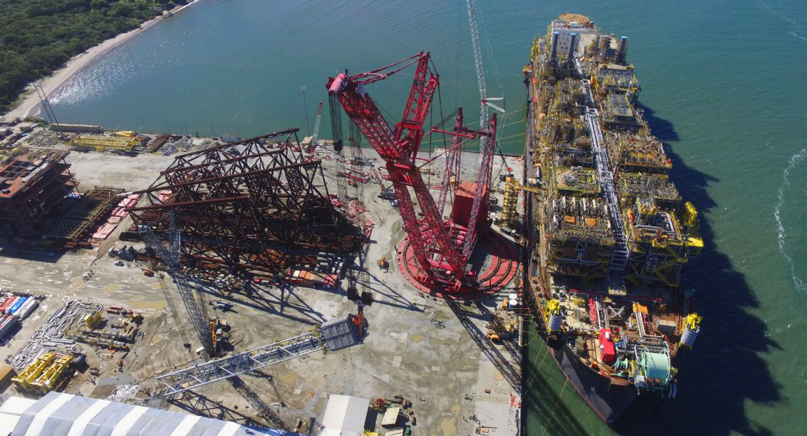 Mammoet deployed its PTC 200 DS crane, concludes the integration of P ...