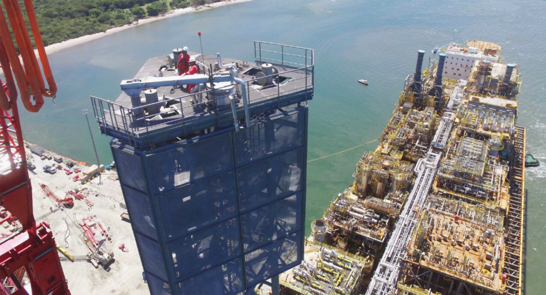 Mammoet deployed its PTC 200 DS crane, concludes the integration of P ...