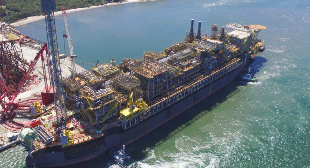 Mammoet deployed its PTC 200 DS crane, concludes the integration of P ...