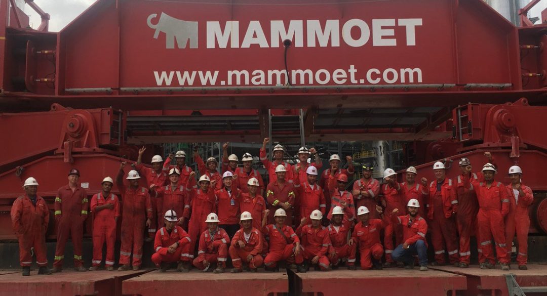 Mammoet PTC 200 DS ringer crane handles S-Oil refinery expansion ...