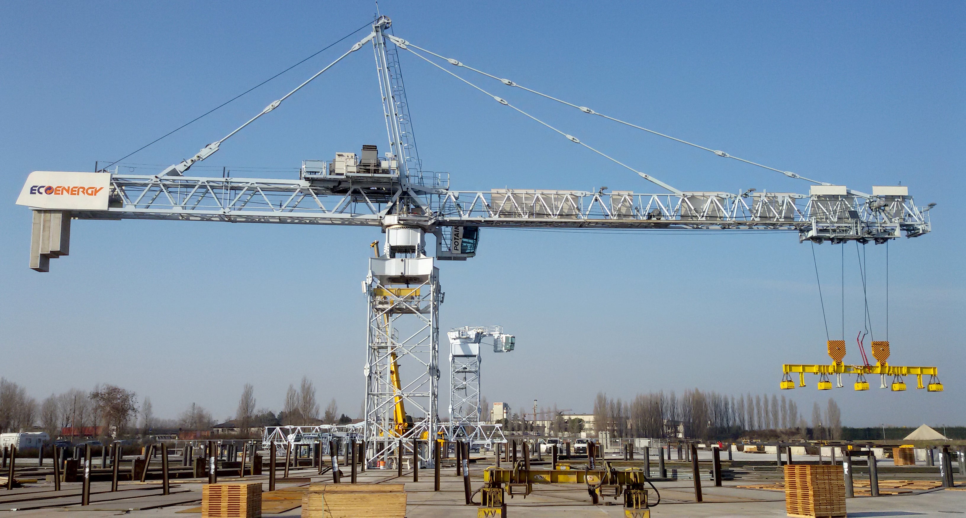 A Potain MD 1100 and MD 1600 are working at a steel yard in Vallese di ...