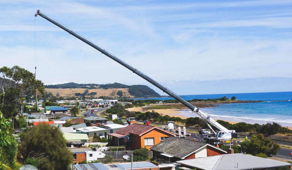 The lightweight Grove GMK5150L crane ideal for Australia's strict road ...