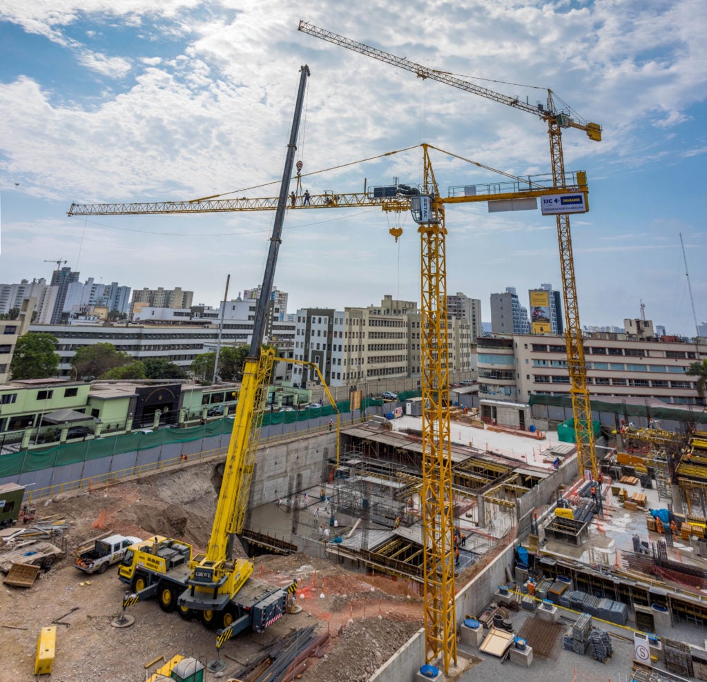 Four Potain Tower Cranes build new police hospital in Peru ...