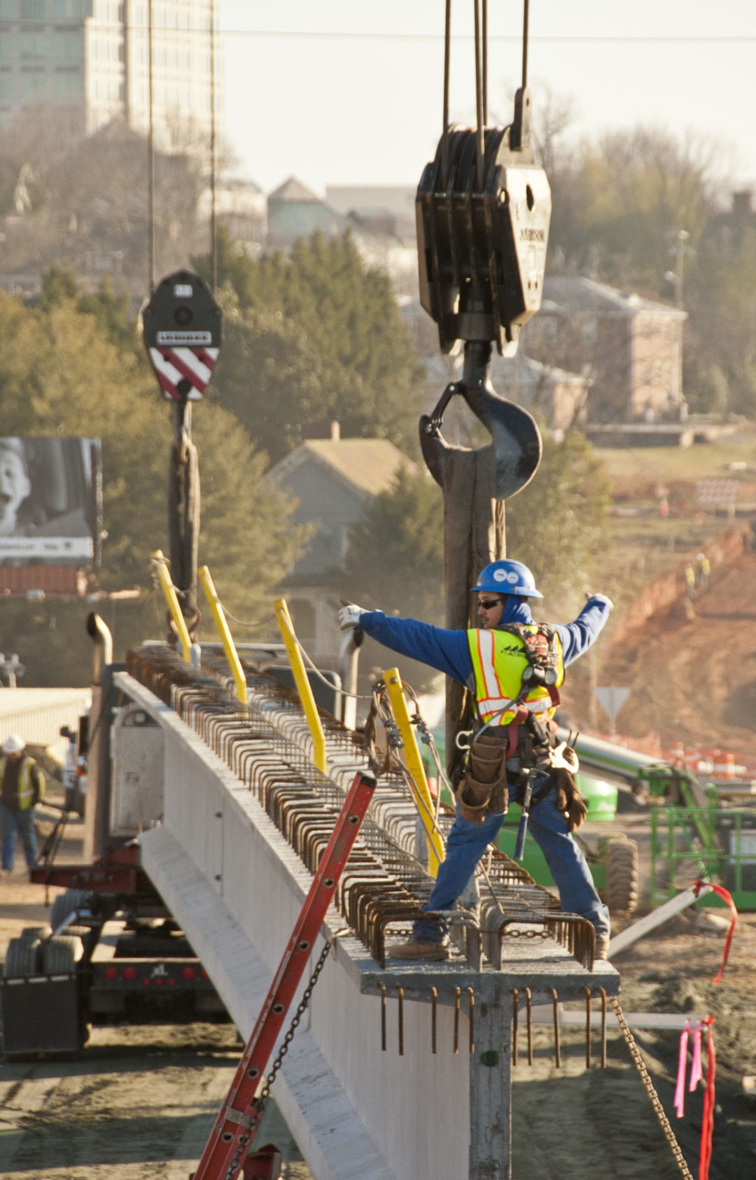 Tandem Lifts with a Link-Belt Crawler and Liebherr All Terrain Crane go ...